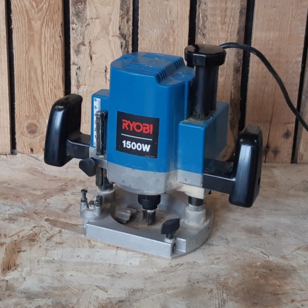 Défonceuse Ryobi R501 – 1500W | Depotloc : la location de matériel partagé